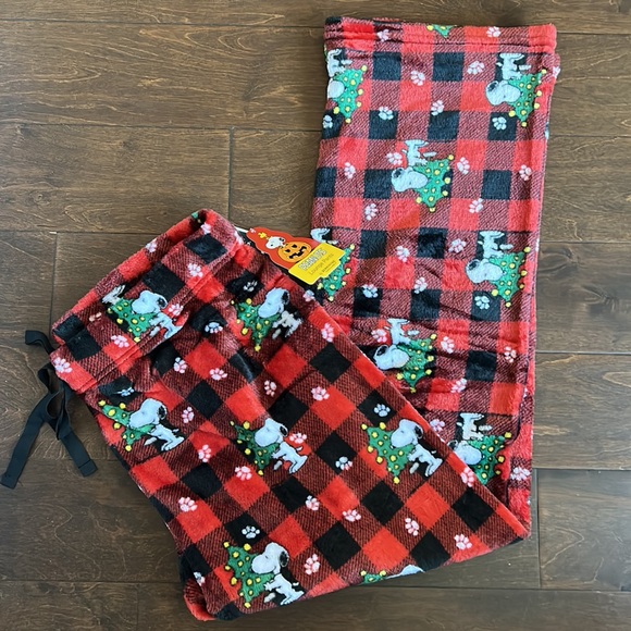 Peanuts | Intimates & Sleepwear | Peanuts Womens Christmas Snoopy Red ...